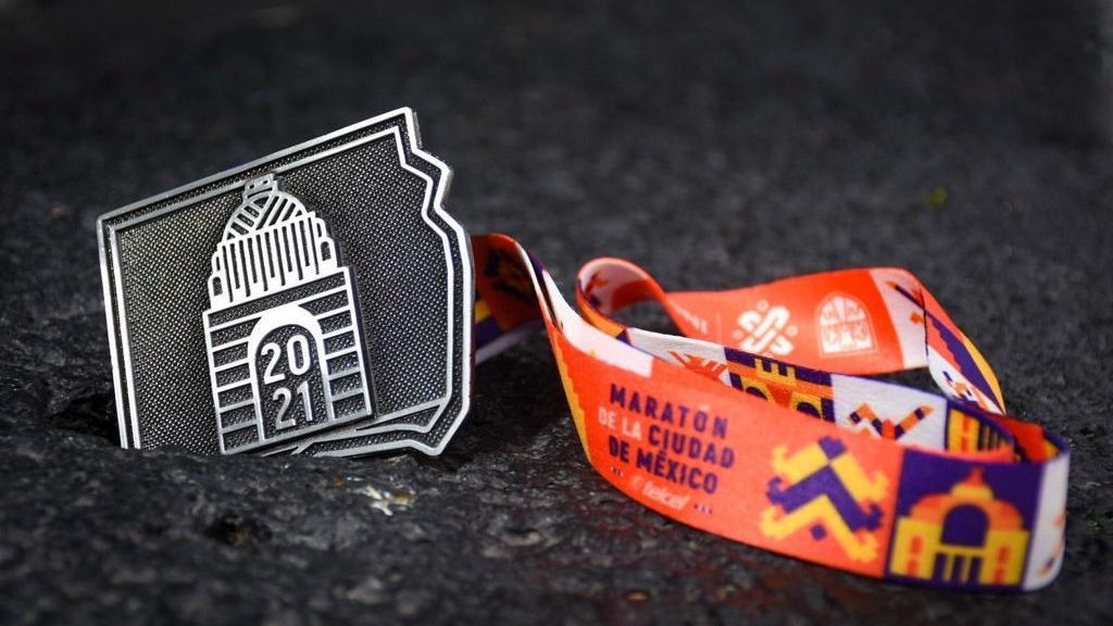 Presentan playera y medalla oficial del Maratón de la CDMX – Diario Basta!