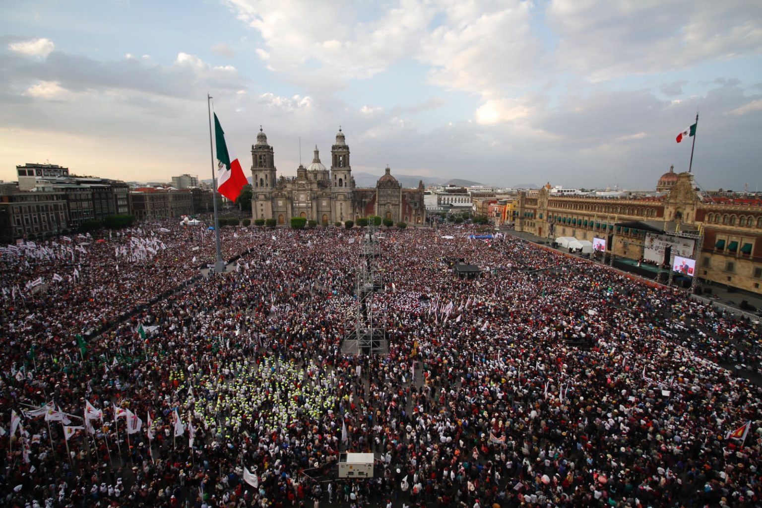 AMLO reúne a medio millón de personas en el Zócalo de CDMX – Diario Basta!