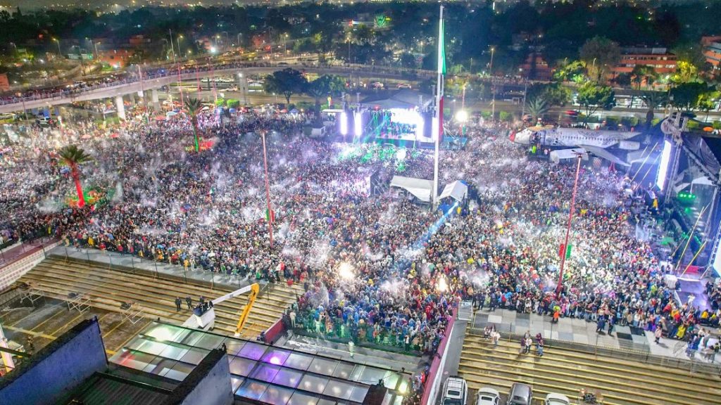 Yandel, Inspector y Maelo Ruiz amenizaron el grito de independencia en V. Carranza, al que ...
