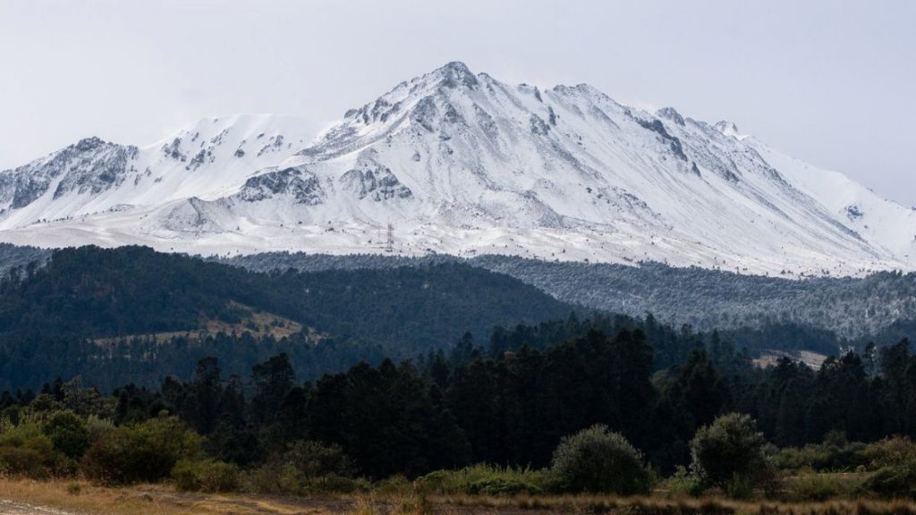 Volcanes atraen a miles de personas – Diario Basta!