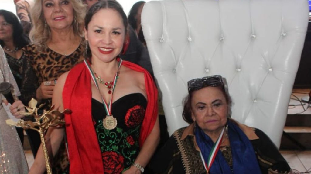 Edith Encalada y Nura Francis reciben la medalla honorífica Lupita ...