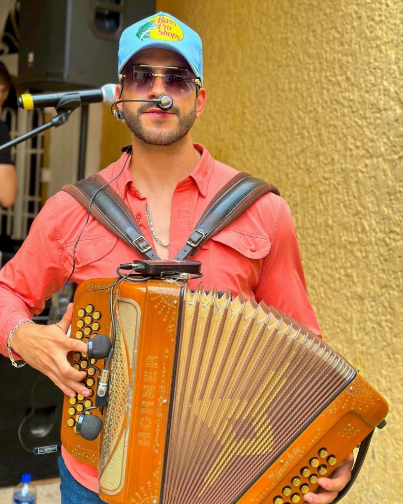 César Quezada, la promesa del regional mexicano, lanza “Alazka” y ...