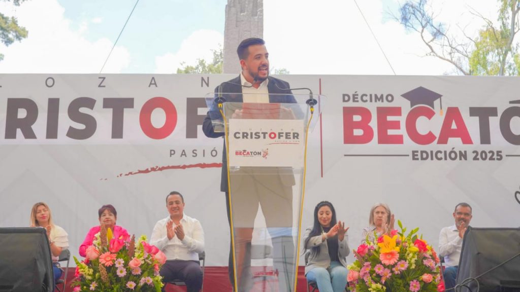 Cristofer Lozano celebra 10 años de Becatón en GAM con 30 mil becas ...