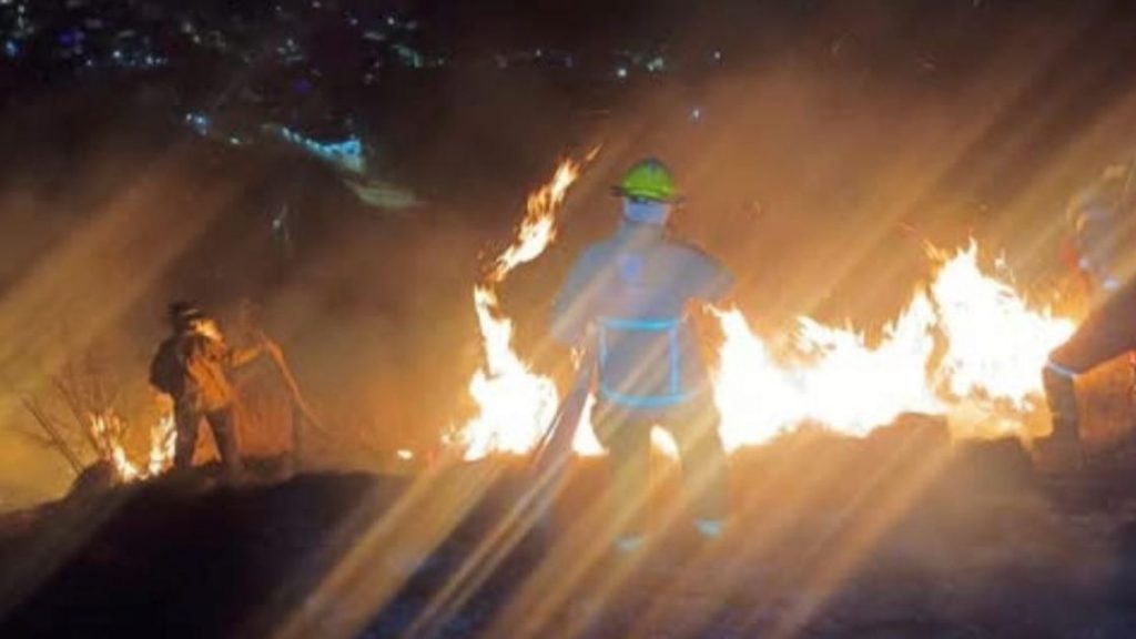 Gran incendio forestal: Arde un cerro en Naucalpan – Diario Basta!