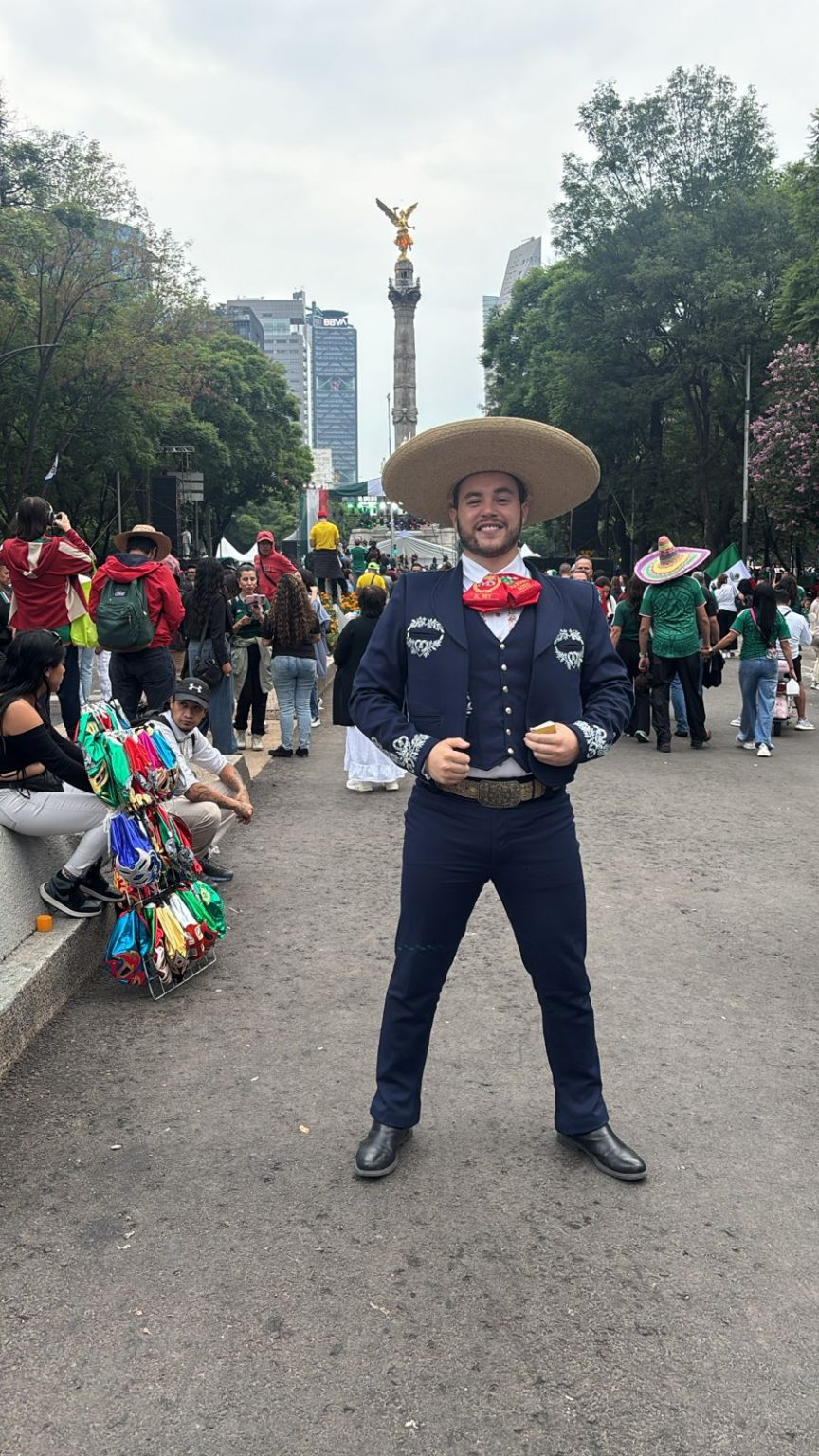 Mario Soto cantó ante más de 100 mil fanáticos en el Ángel de la ...